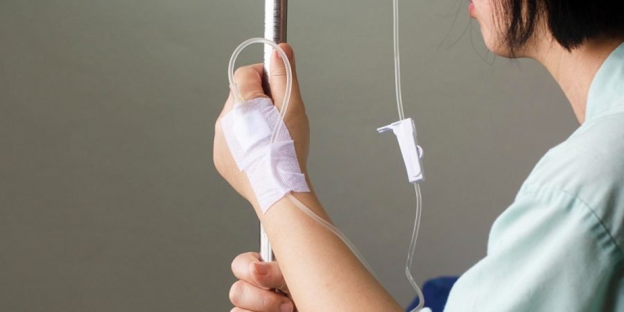 Fakta Infus Tangan Wanita Untuk Kesehatan dan Kecantikan - Yoona