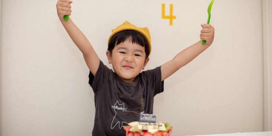 Apa Ciri-Ciri Ekstrovert? Kenali Tandanya dan Cara Mendidiknya! - Yoona