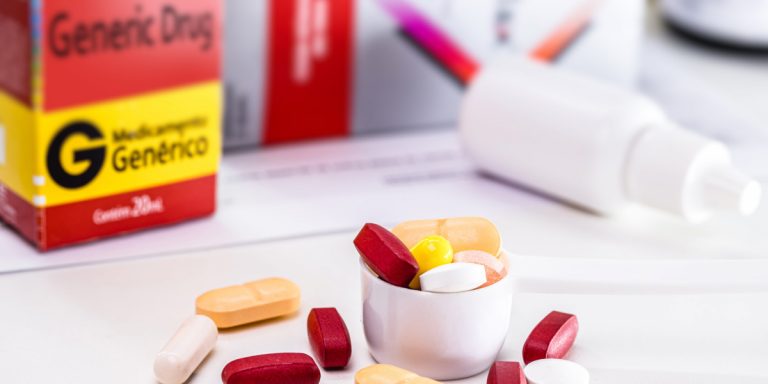 Bingung Milih Obat Generik atau Paten? Ketahui Bedanya di Sini! - Yoona