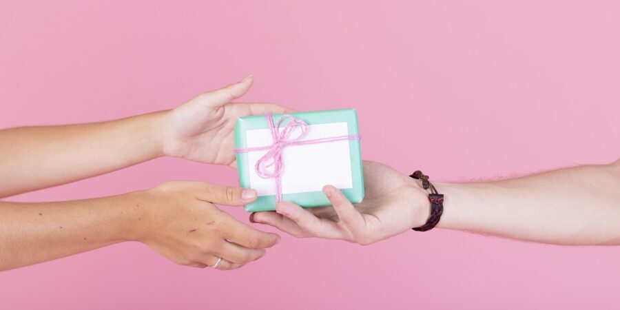 Ini Alasan Kamu Perlu Take And Give Dalam Hubungan Asmara - Yoona