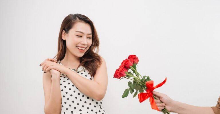 Ini Alasan Kamu Perlu Take And Give Dalam Hubungan Asmara - Yoona