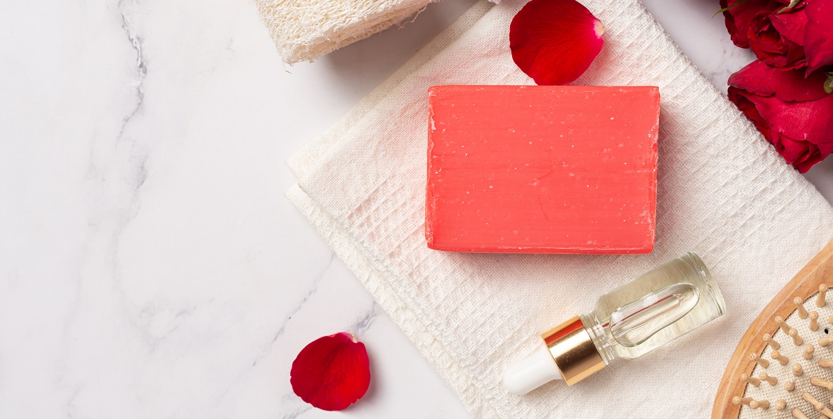 8 Rekomendasi Face Wash Kulit Berminyak Biar Glowing! - Yoona