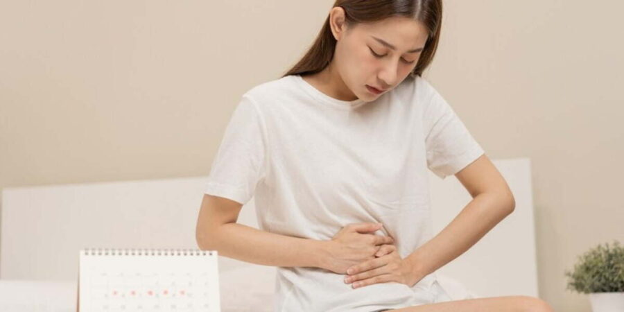 Cara Mengatasi Pinggang Sakit saat Haid, Wajib Dicoba! - Yoona