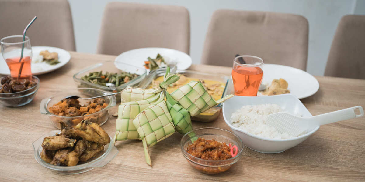 10 Tips Pola Makan Sehat Lebaran, Jangan Kalap Makan! - Yoona