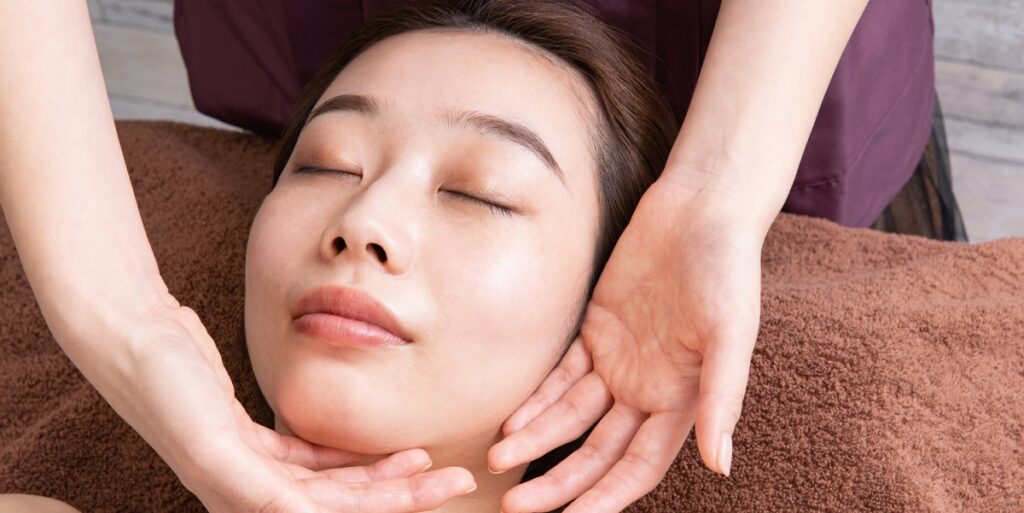 Manfaat Totok Wajah, Tak Hanya untuk Kecantikan - Yoona